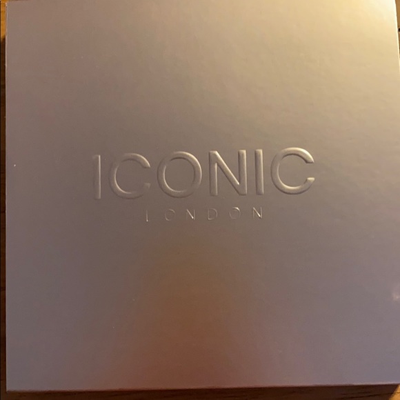 ICONIC London | Makeup | Nwt Iconic London Day To Slay Eyeshadow ...